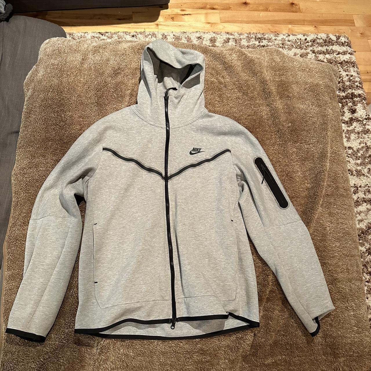 Grey Nike tech fleece size large great condition - Depop