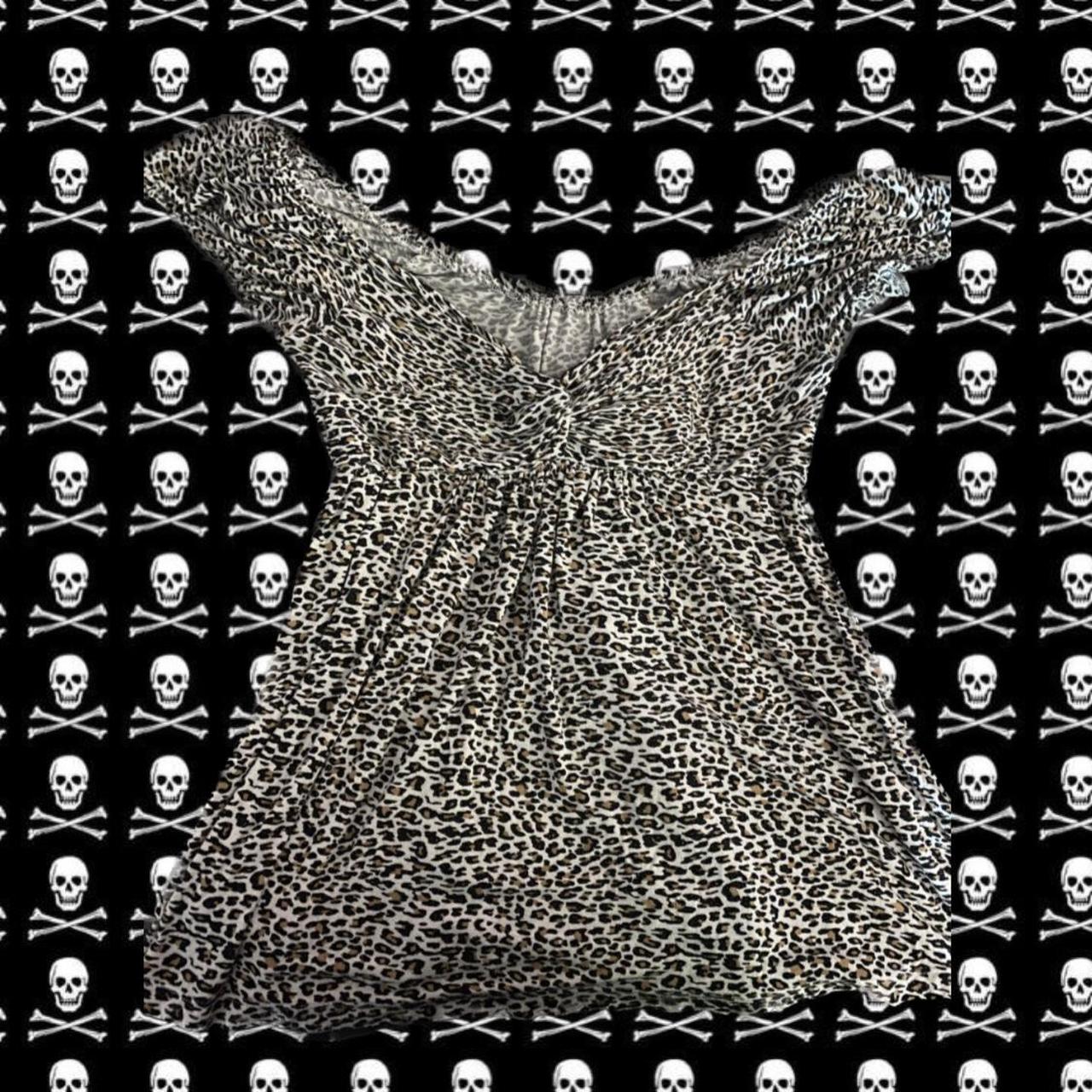 2000s Leopard Print Top this top doesn’t have a... - Depop