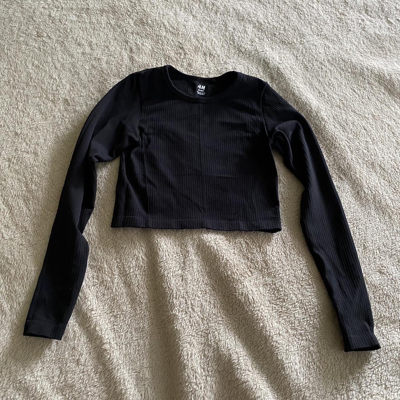 H&M Women's Black Crop-top | Depop