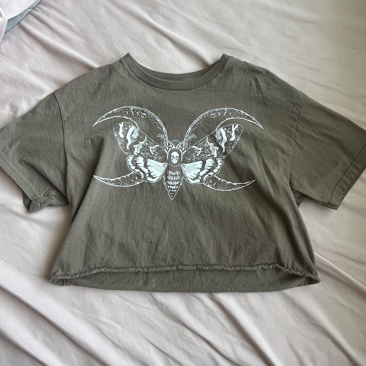 hot topic skull moth cropped tee - Depop