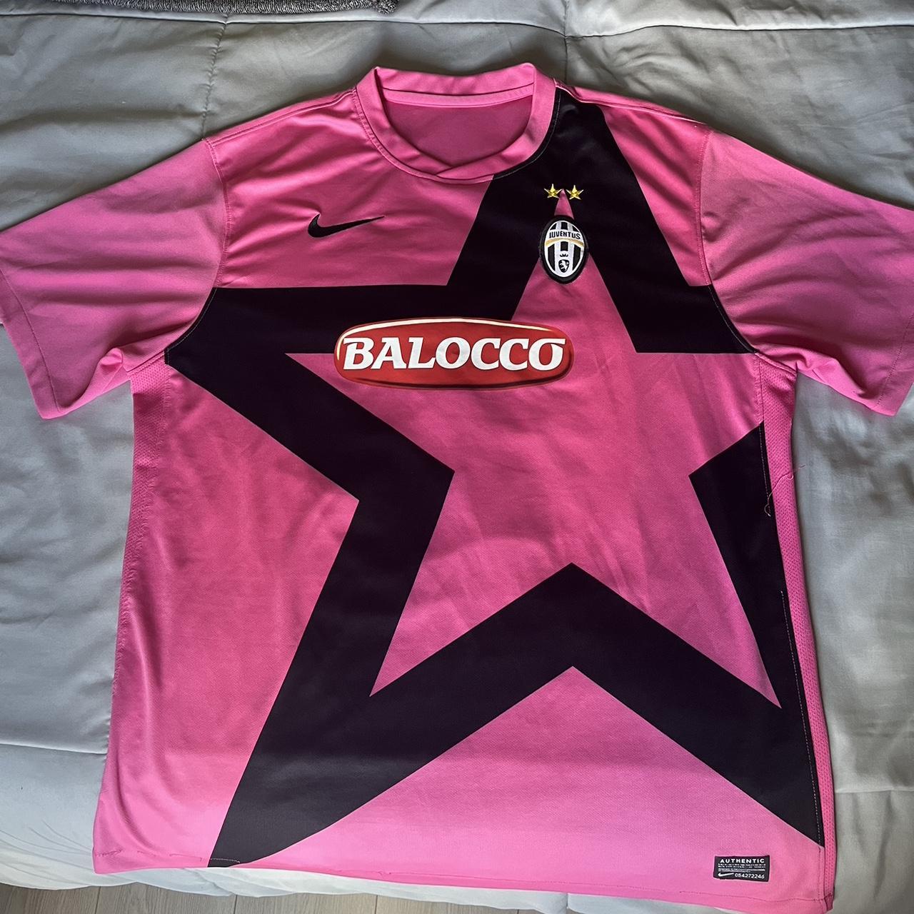 Juventus pink 2011/12 away kit Size tag worn off but... - Depop