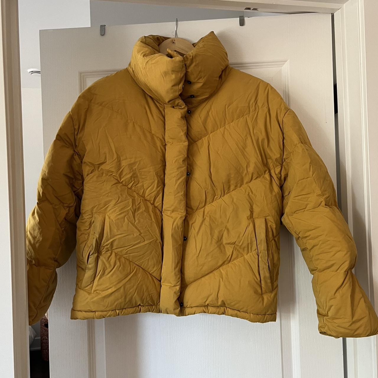 Aritzia puffer jacket in good condition size M - Depop