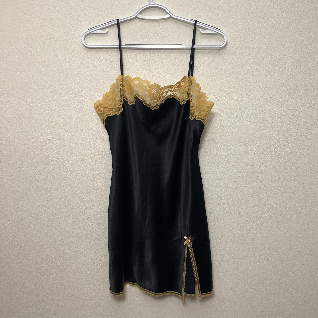 slip pit to pit 18” looks like victoria’s secret... - Depop