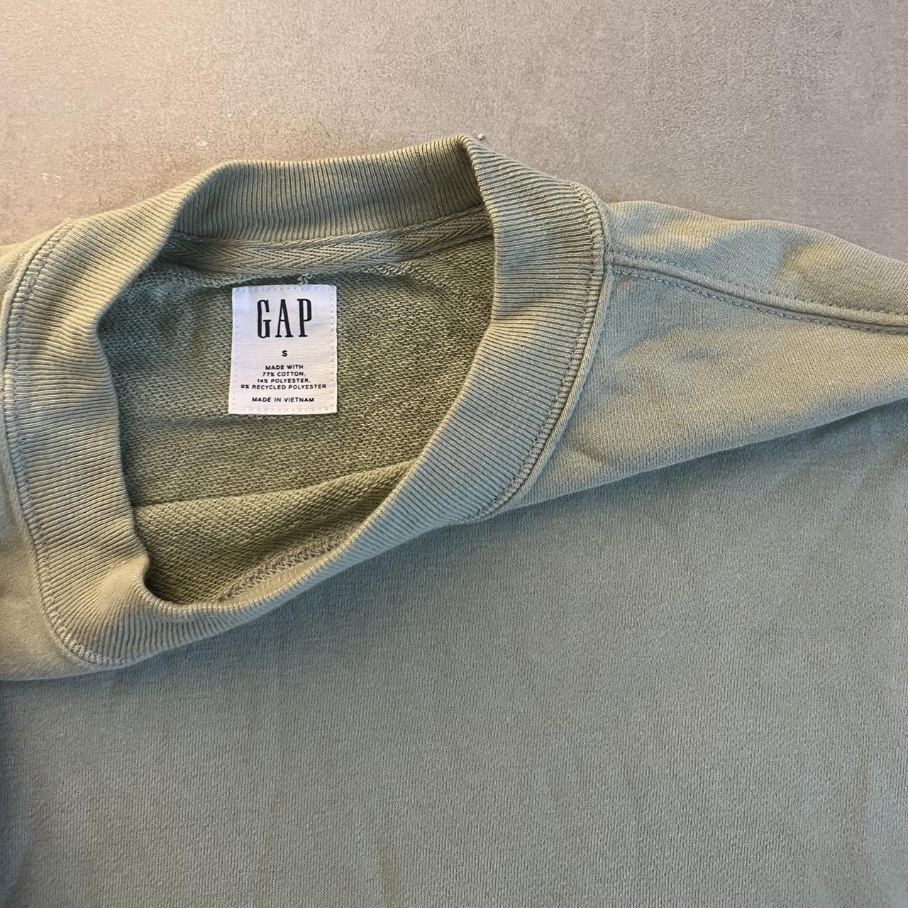 Gap Crew Neck Sweater. #Gap #sweater #outfits #fashion - Depop