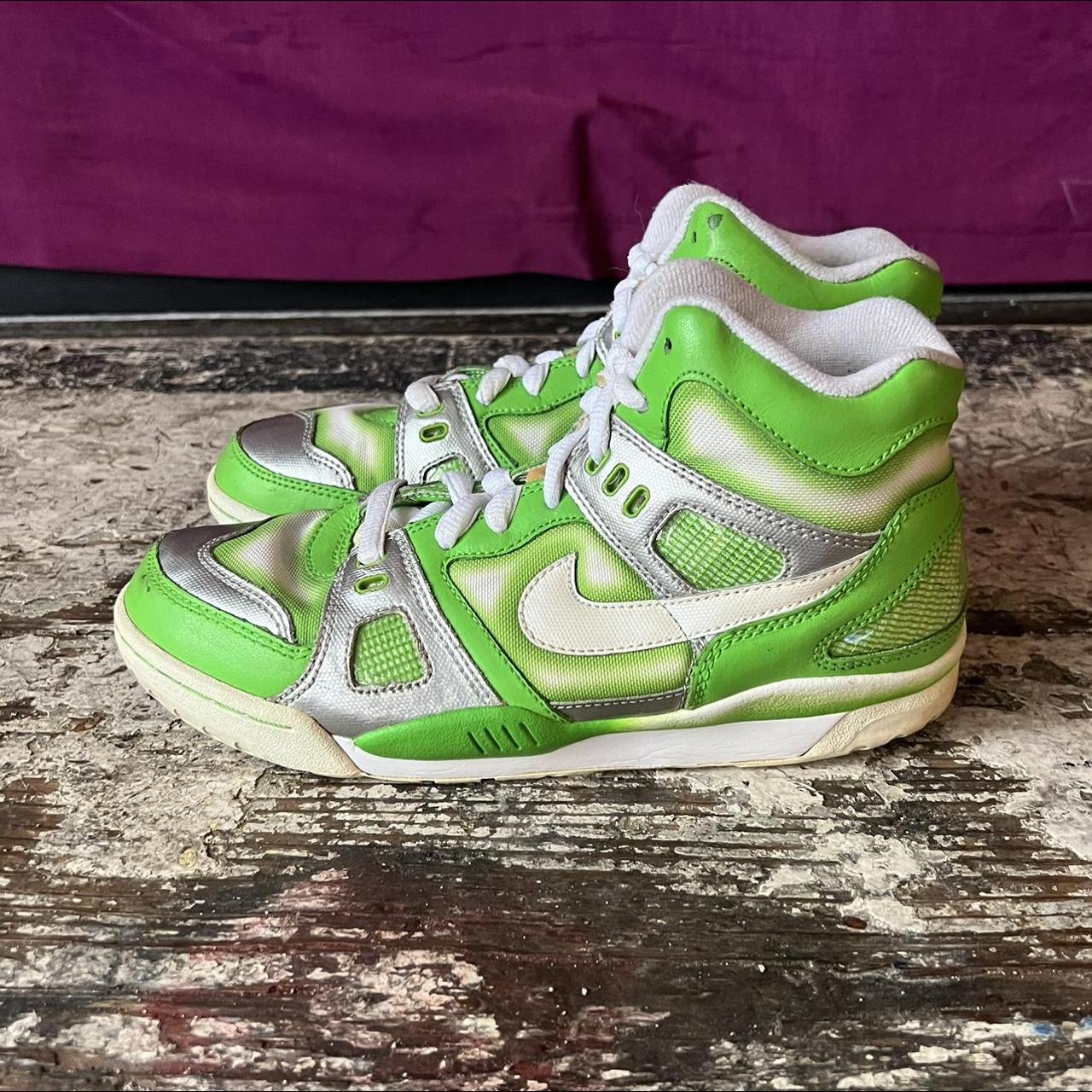 Nike Women's Green Trainers | Depop