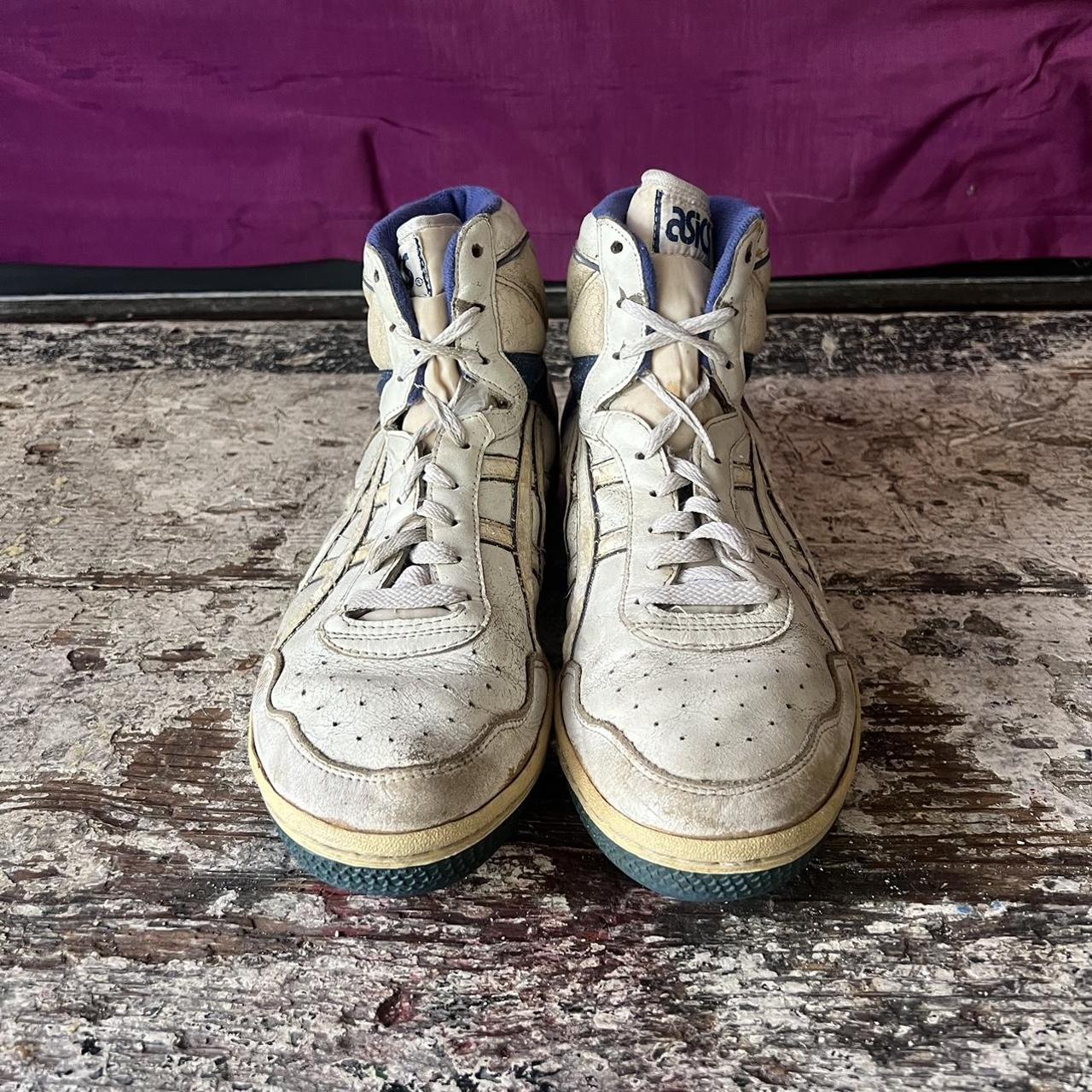 ASICS Men's White and Blue Trainers | Depop