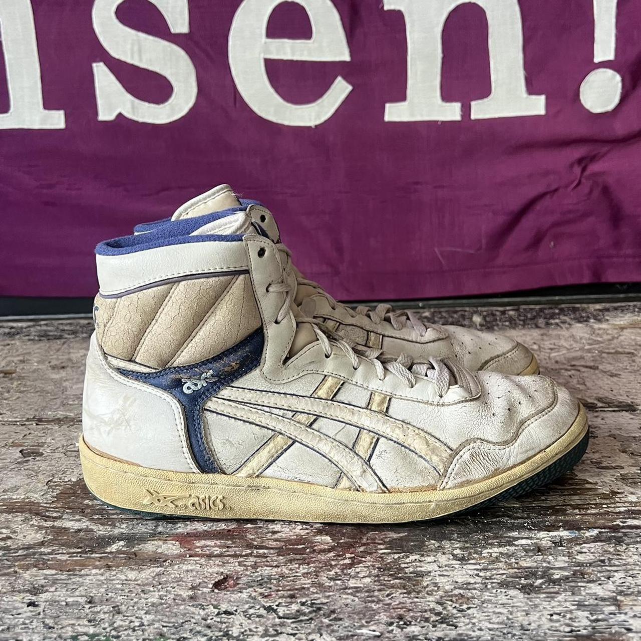 ASICS Men's White and Blue Trainers | Depop