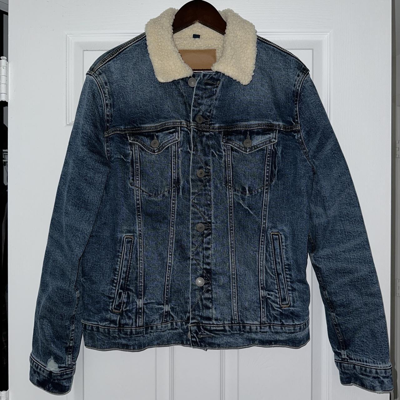 American Eagle Sherpa lined denim jacket Size M,... - Depop