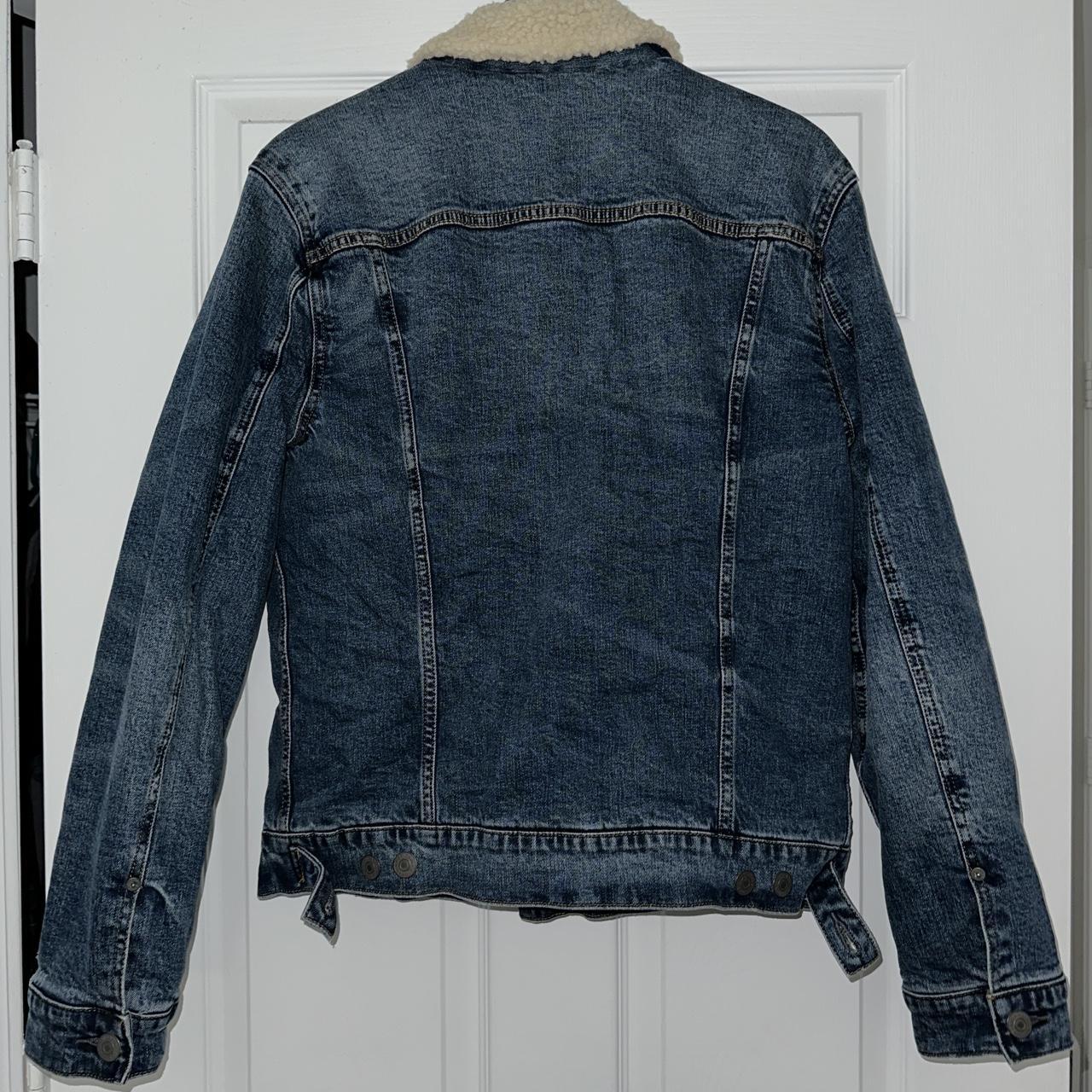 American Eagle Sherpa lined denim jacket Size M,... - Depop