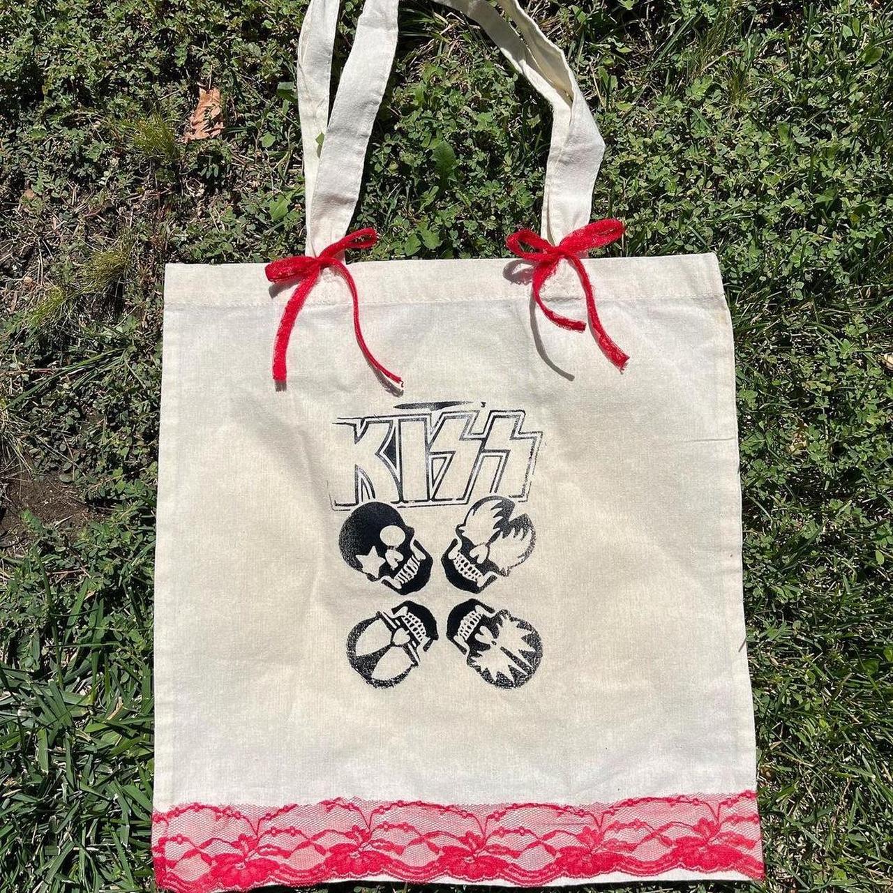 Kiss tote bag - Depop