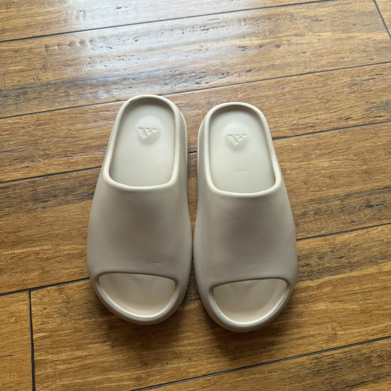 Yeezy slides Desert Sand color way Only worn 1 time... - Depop