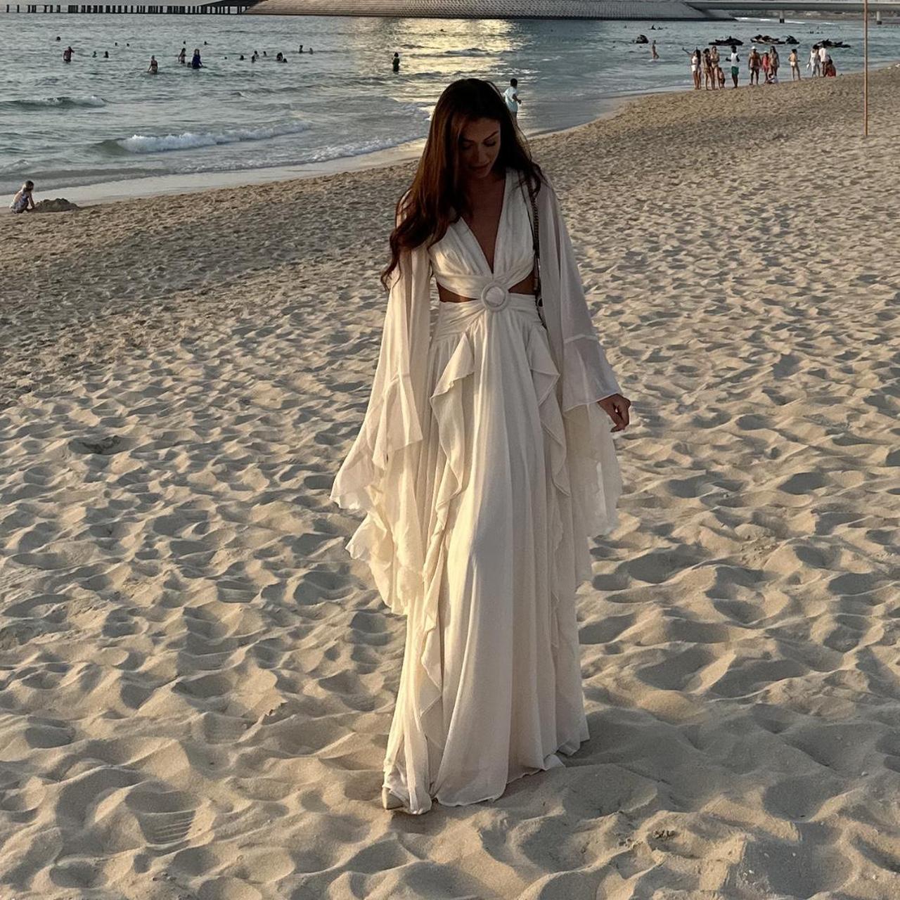 Boohoo chiffon maxi dress, very heavy material - Depop