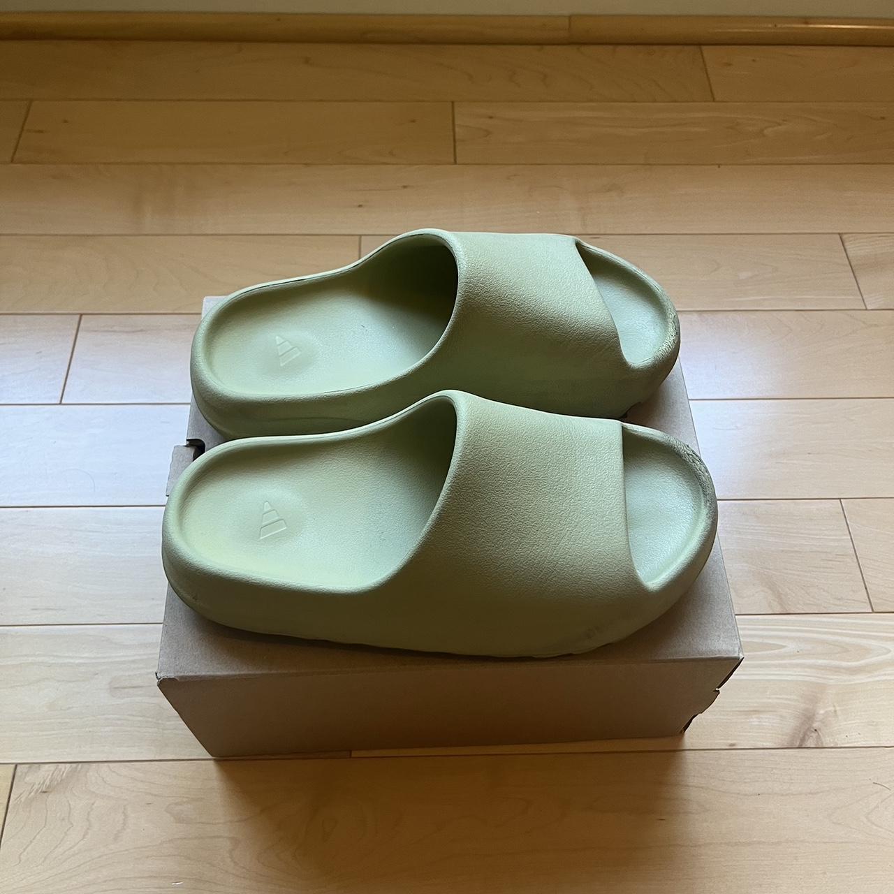 Yeezy slide resin Size 6 Used but has plenty of... - Depop