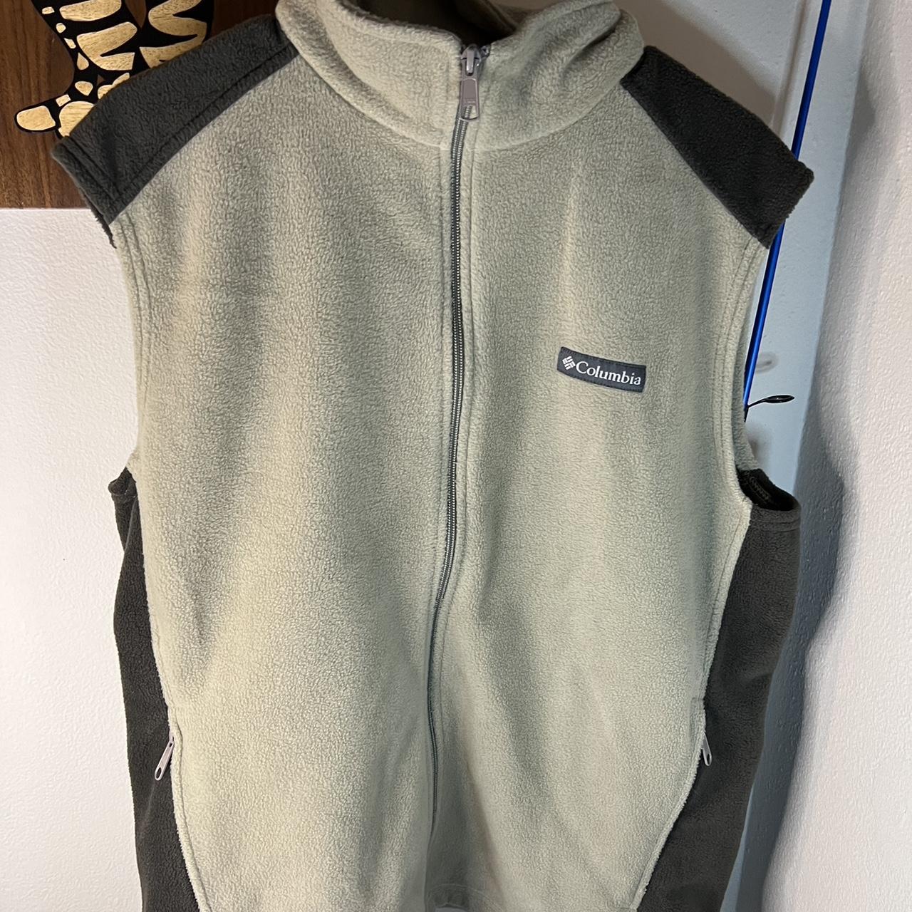 Columbia fleece vest LG - Depop