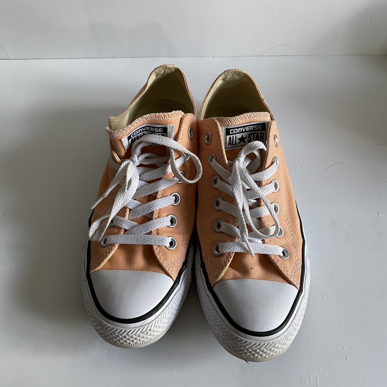 Low top converse Love these to lift in!! Size w 8 ... - Depop