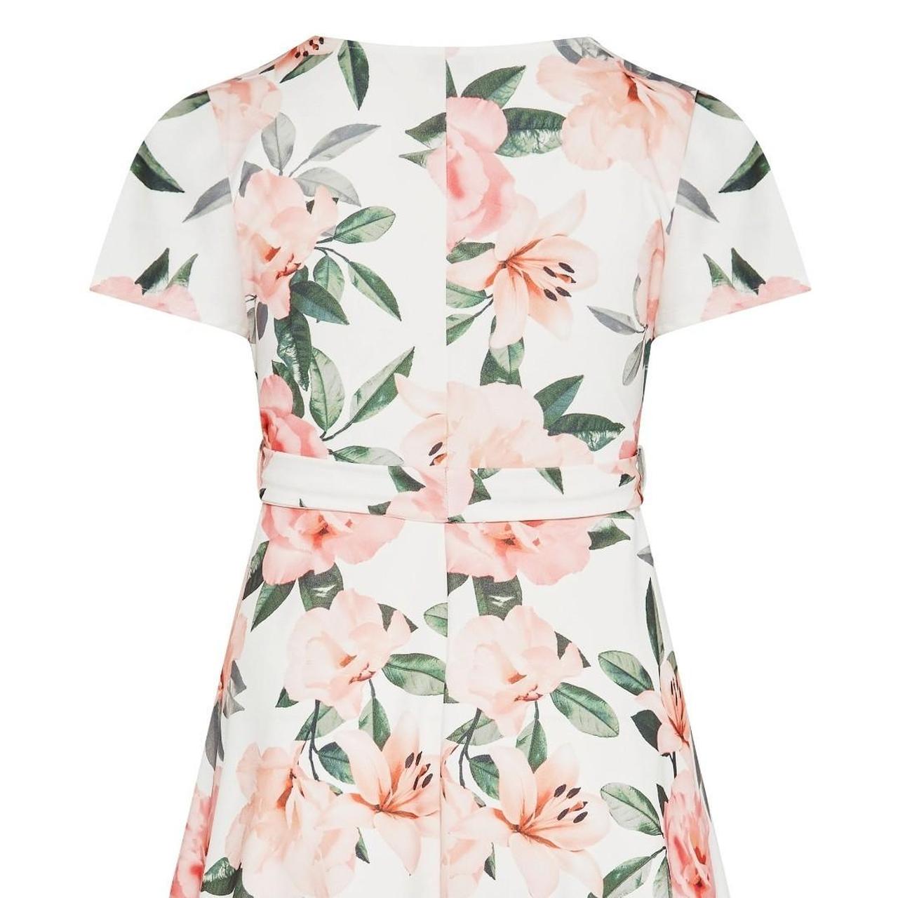 This stunning floral dress in size 18 is a must-have... - Depop