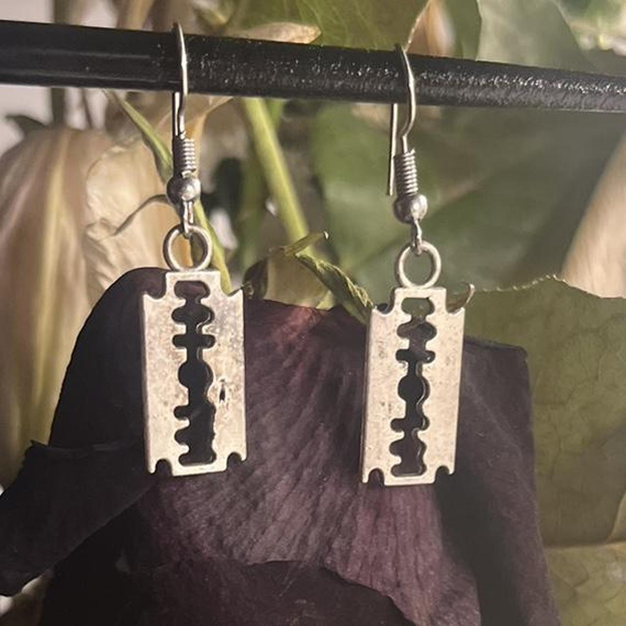 Razor blade earrings 🔪⛓️ worn once - Depop