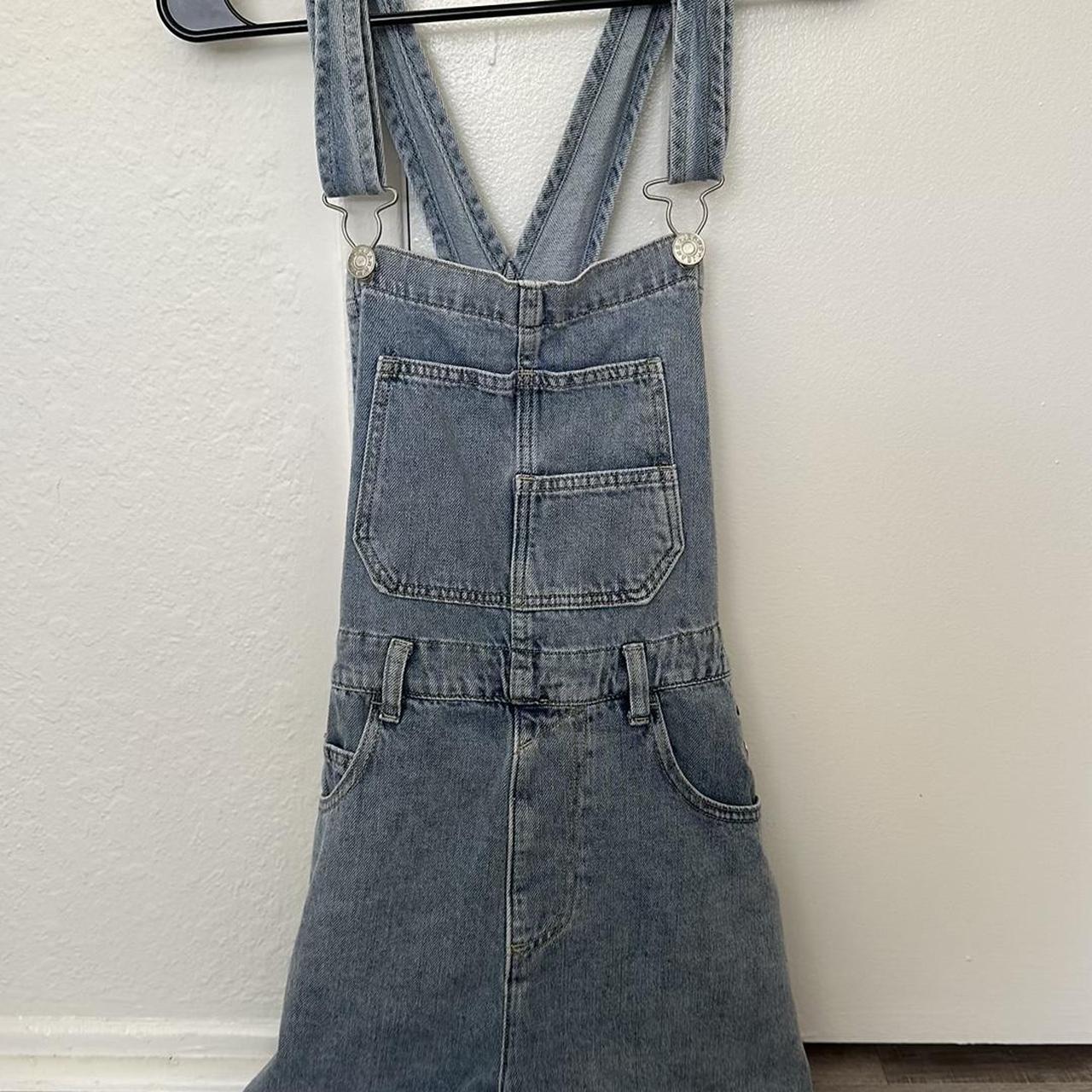Cute light wash overalls - Depop