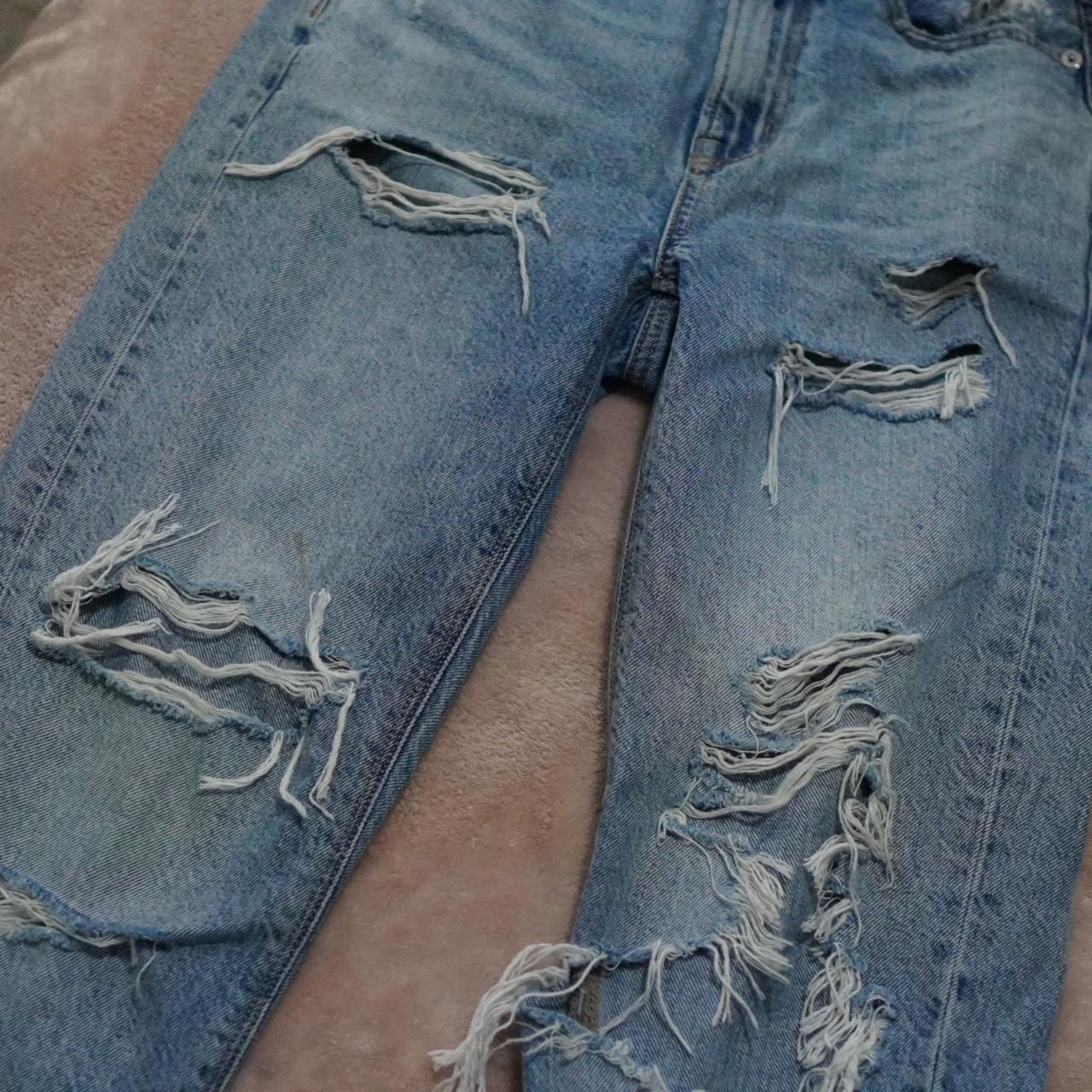 💖 AE Strigid Ripped Mom Jean - size 000 worn a lot... - Depop