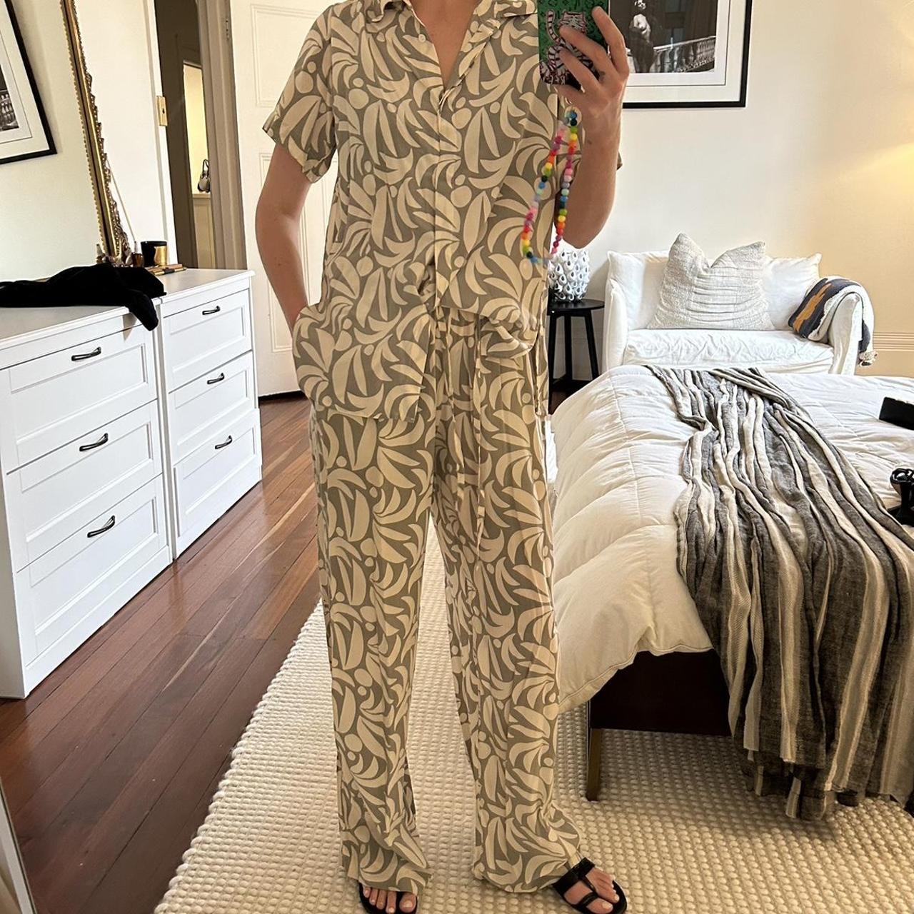 Matteau Floral set Top is size 8 and pants are size... - Depop