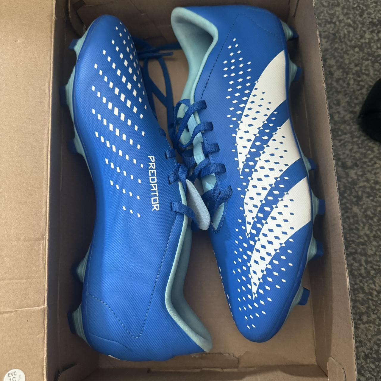 Predator adidas football boots size 9 - Depop