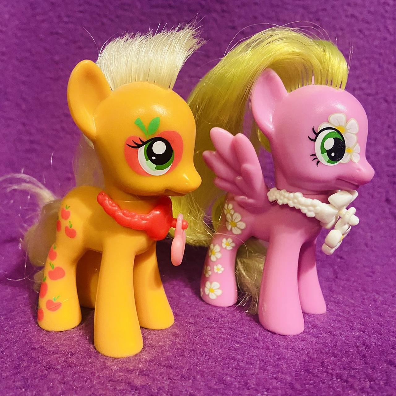 🌸MY LITTLE PONY APPLEJACK & FLOWER WISHES CUTIE MARK... | Depop