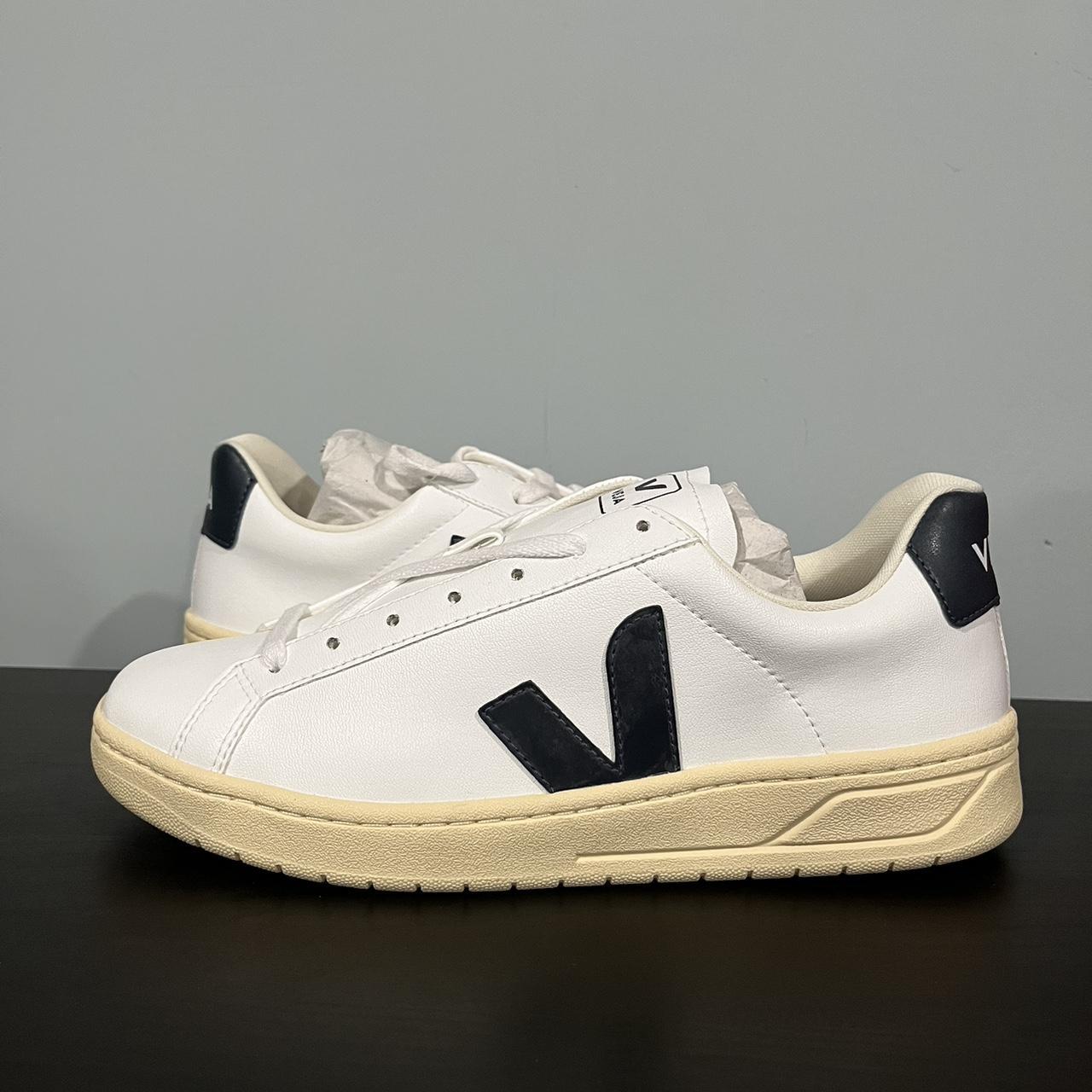 Veja Men's White and Navy Trainers | Depop