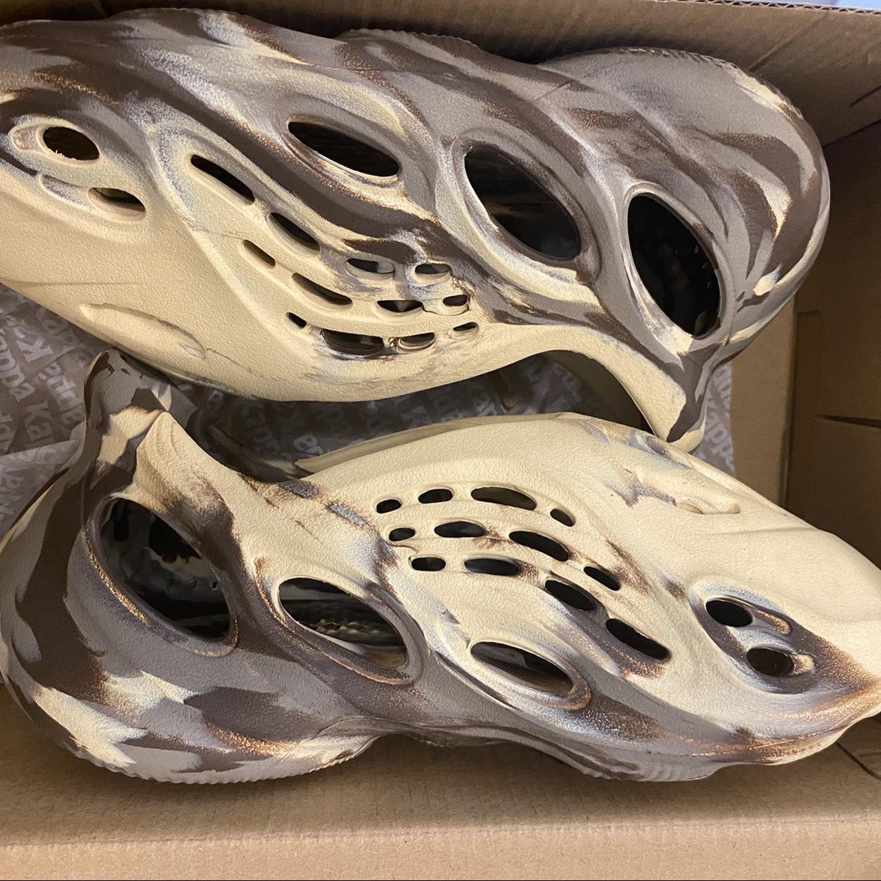 SIZE 5 mens Adidas YEEZY MX CREAM CLAY foam runners... - Depop