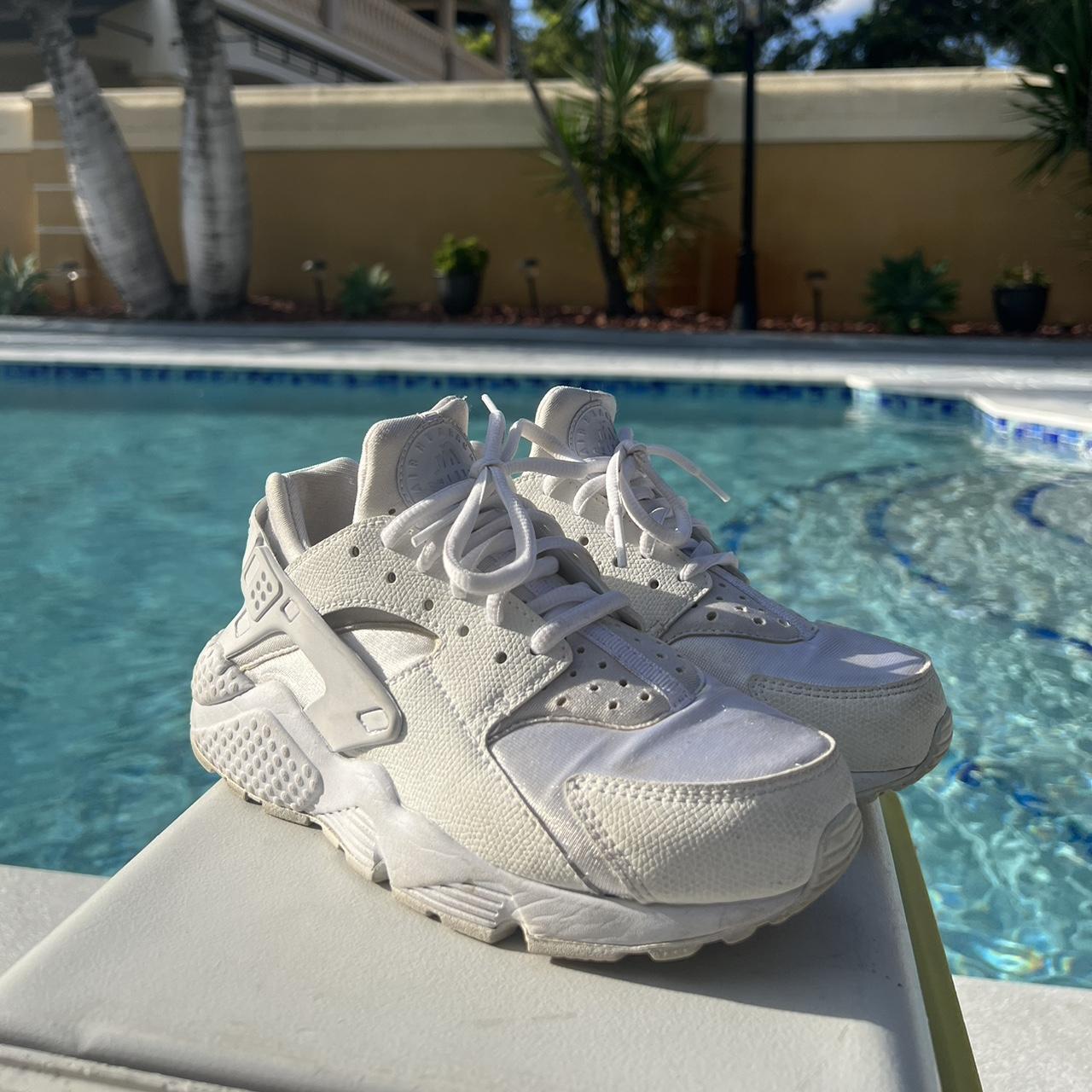 White Nike Huarache Women’s size 6 #nike... - Depop