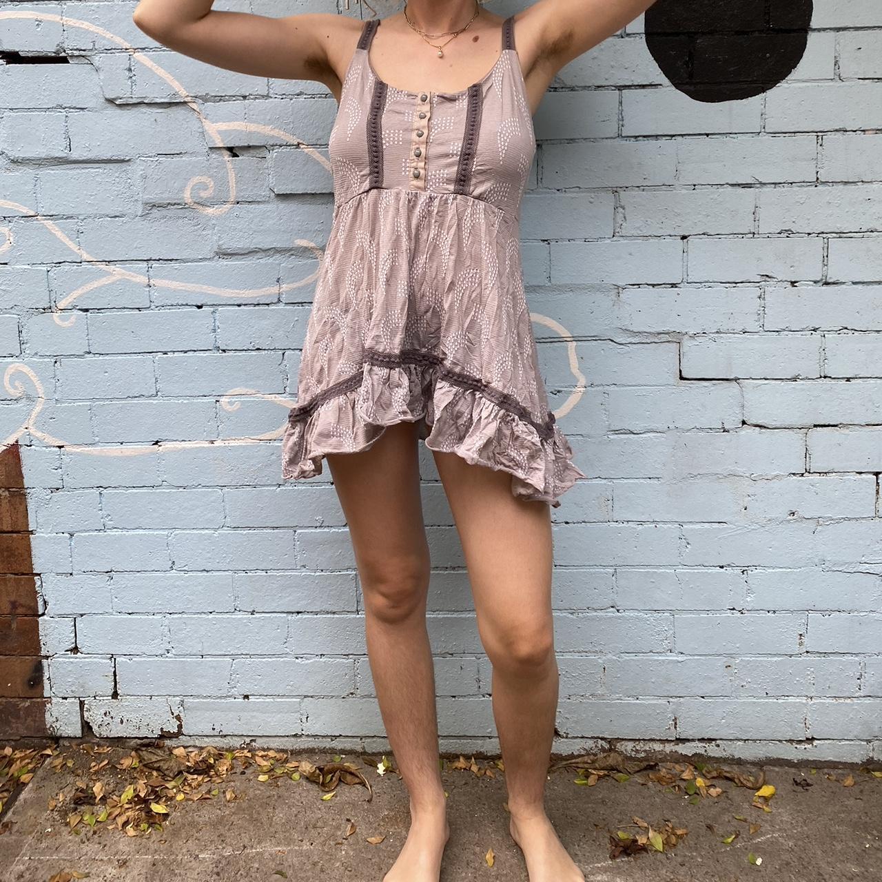 the sweetest Y2K style top !!! so perfect to be worn... - Depop