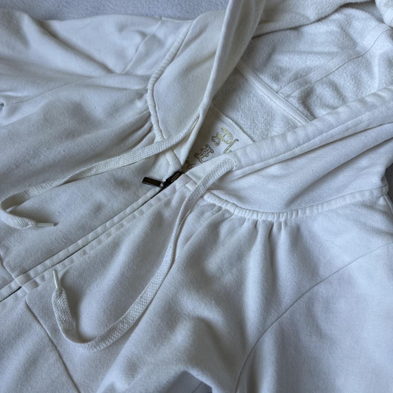 𖡼.𖤣𖥧𖡼.𖤣𖥧 PLUSH & Lush Victoria's Secret tied zip-up... | Depop