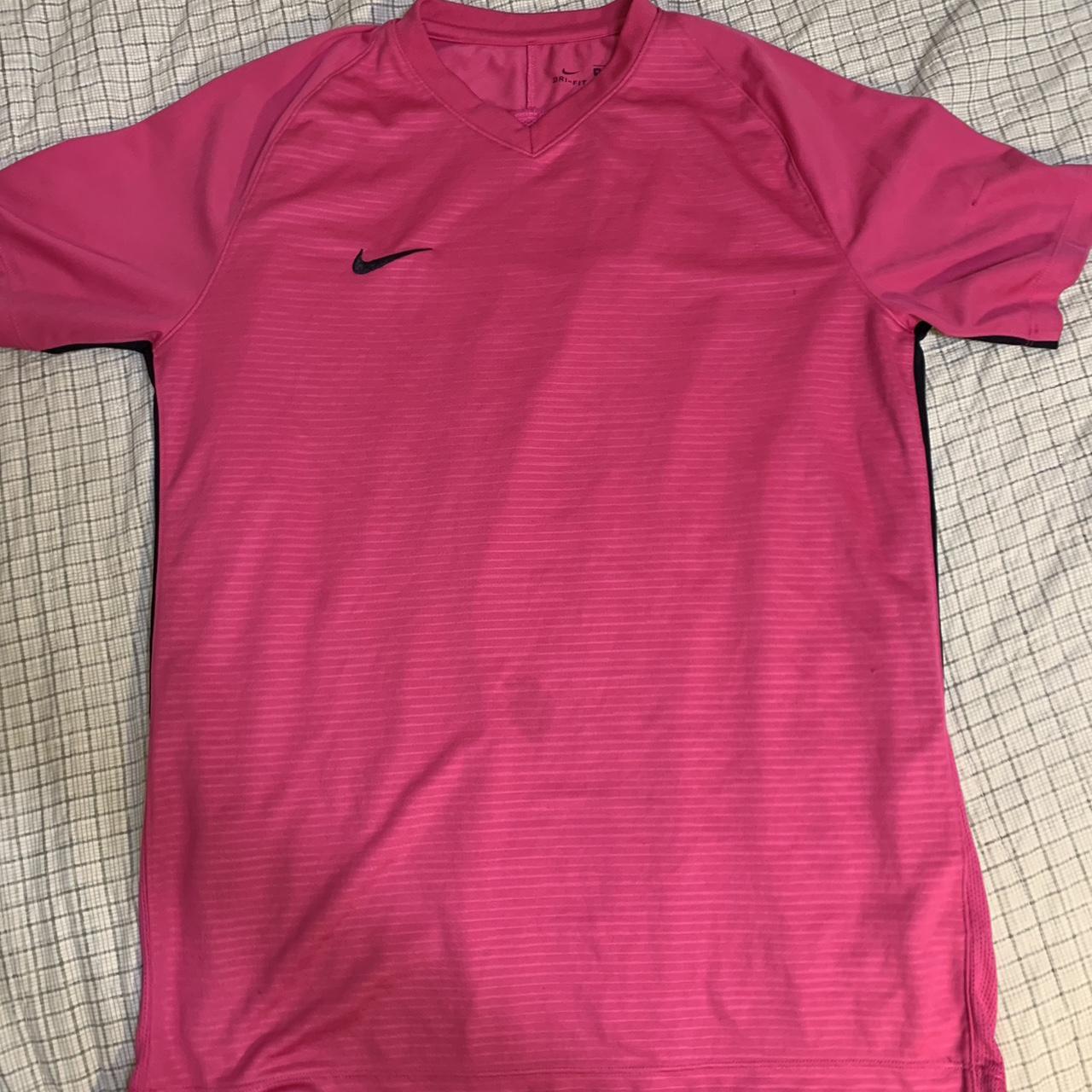 Nike Pink Dry-fit - Depop