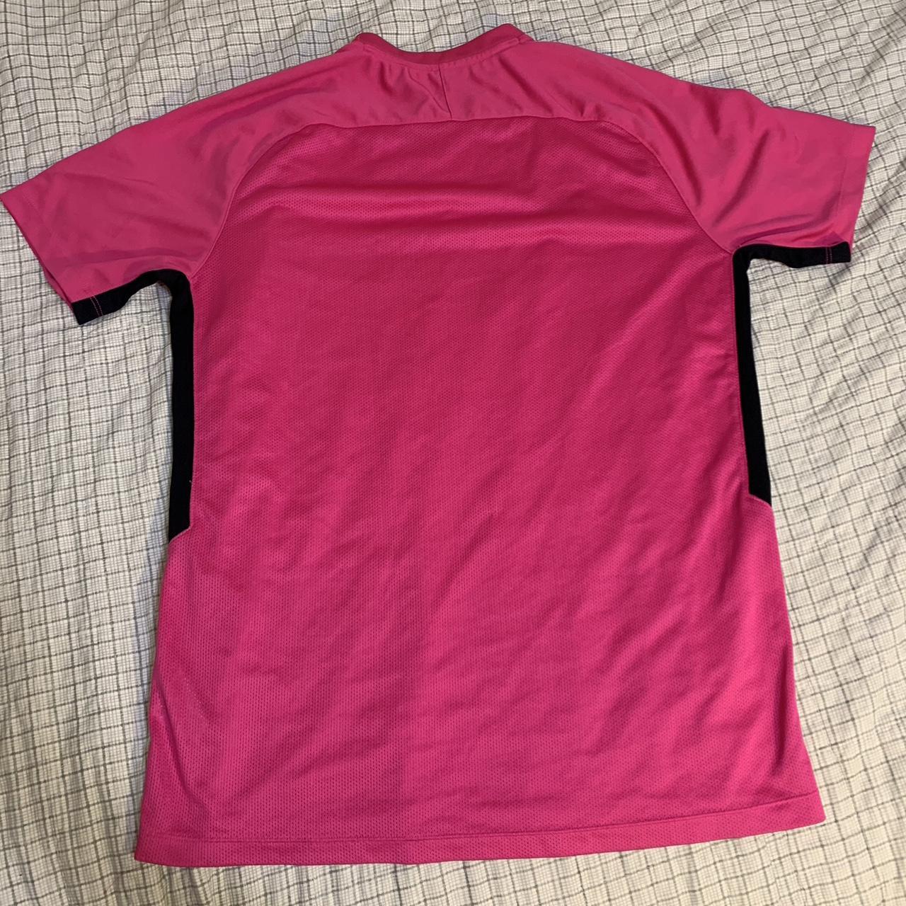 Nike Pink Dry-fit - Depop