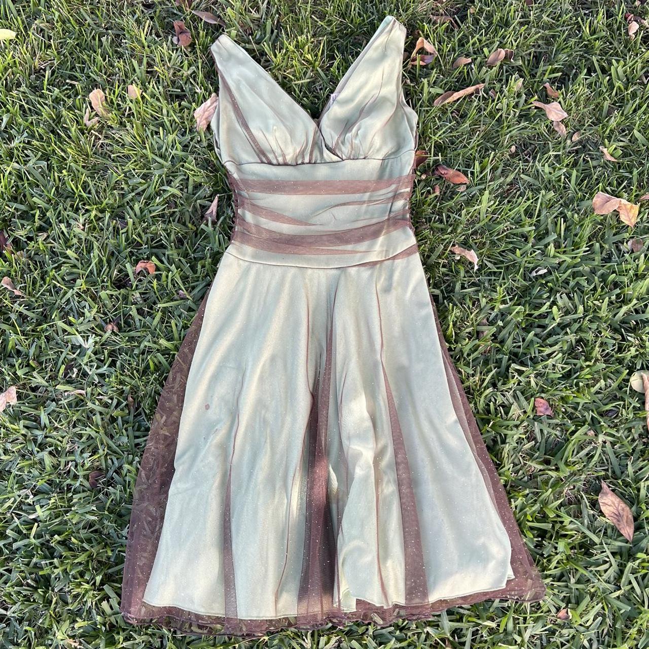 Early 2000s Formal Dress Size 5 Length: 36 inches... - Depop