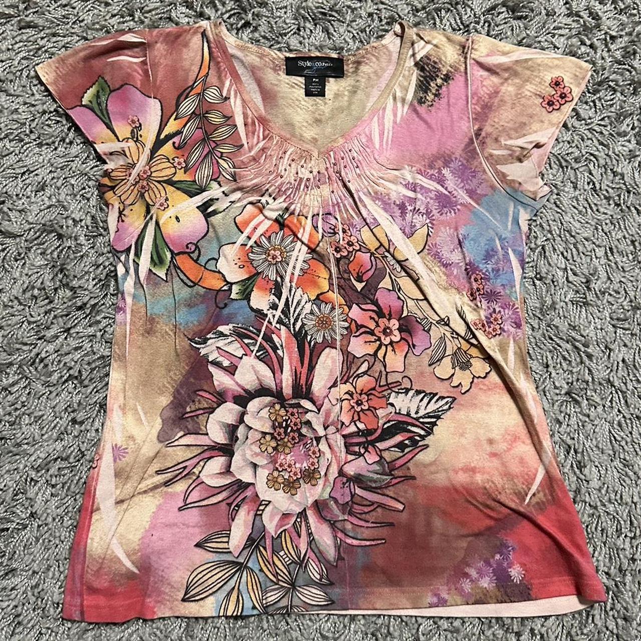 2000s Graphic Tee Streetwear SiZe M petite... | Depop