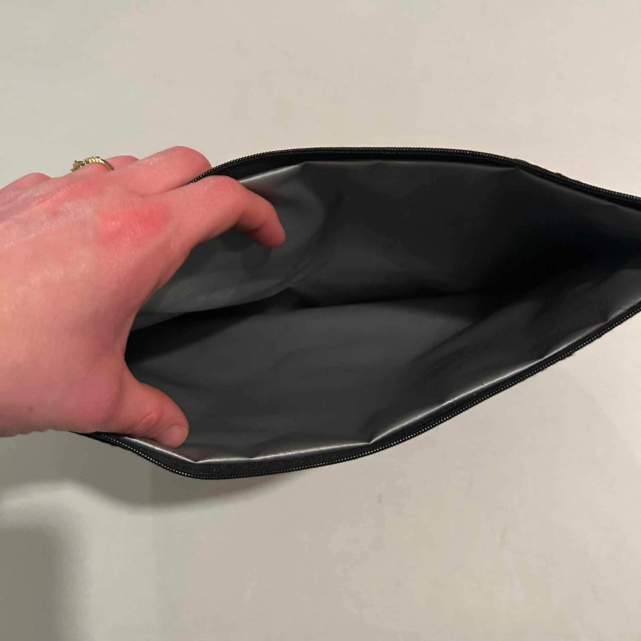 Thirty-One Insulated Zipper Pouch 'Linework Leaves'... - Depop