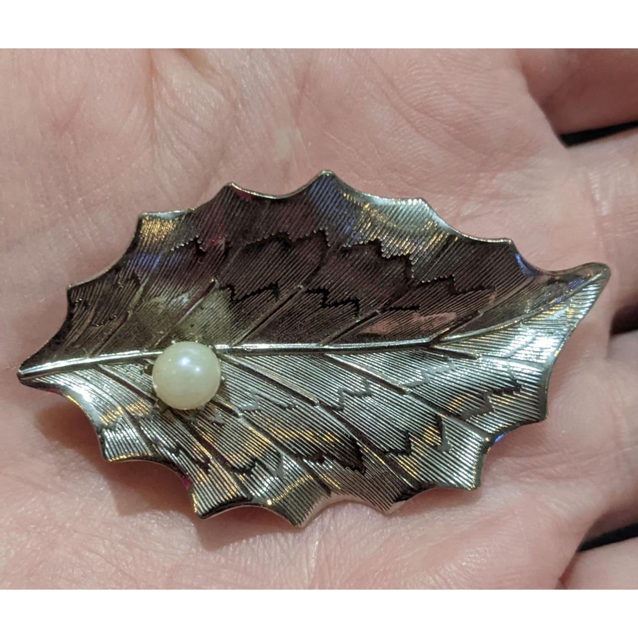 Vintage Oak Leaf Silver Tone Brooch With Faux Pearl... | Depop