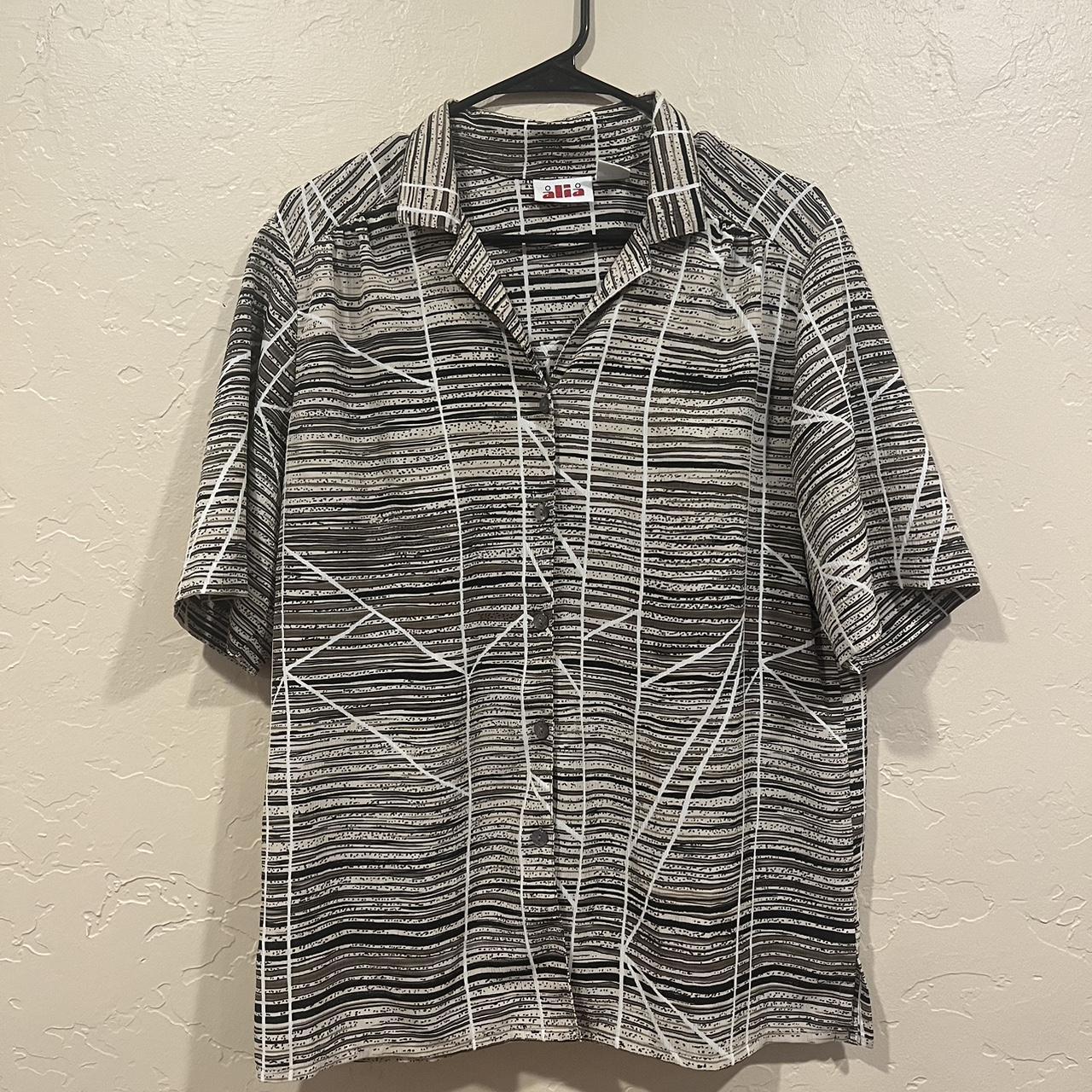 ALIA Women’s Button Up Shirt Size: 12 Flaws: None... - Depop