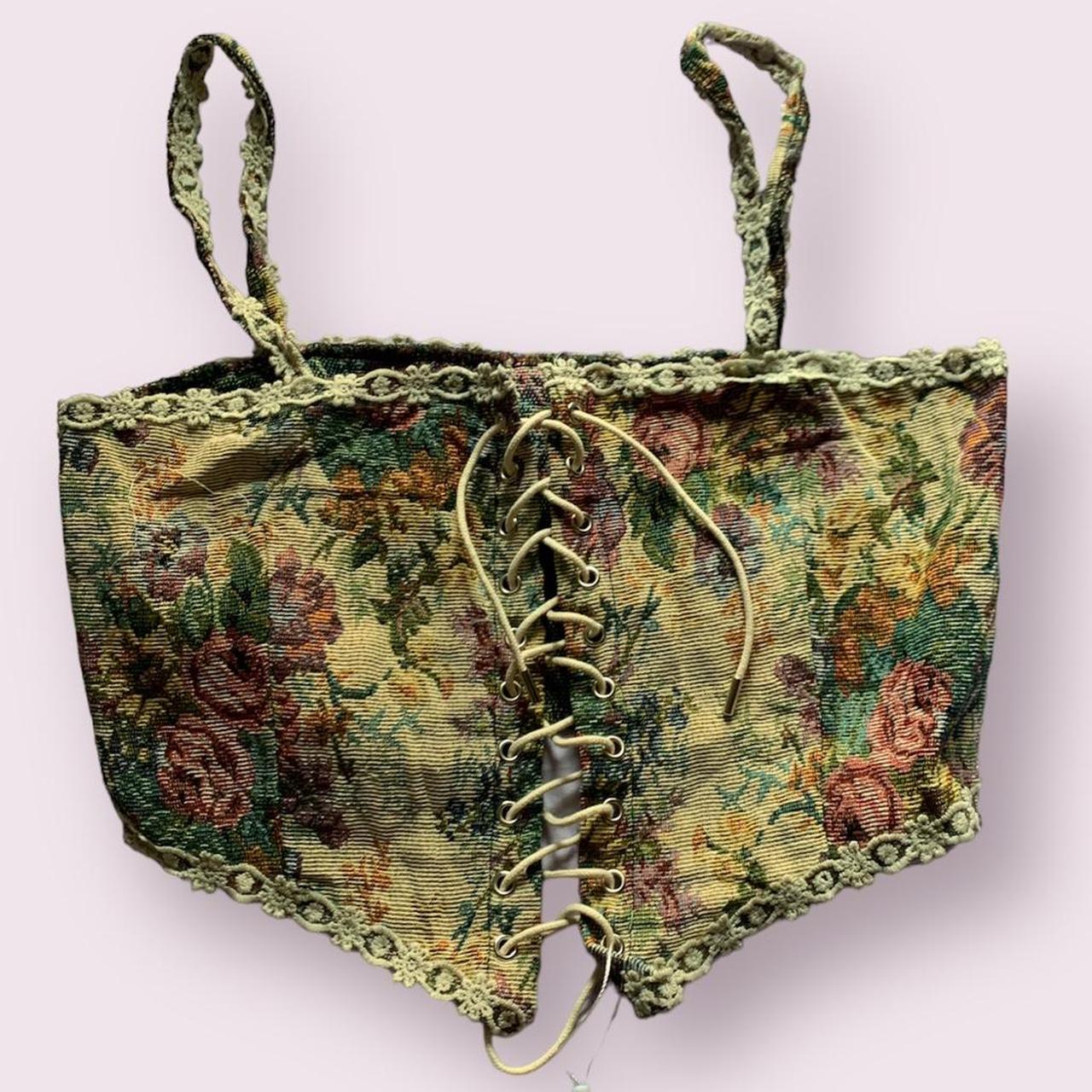 Large vintage crop top #vintage #croptops - Depop