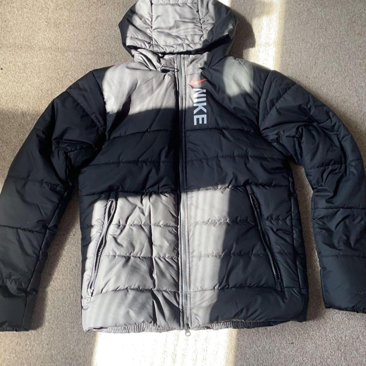 Nike puffer coat only worn once - Depop
