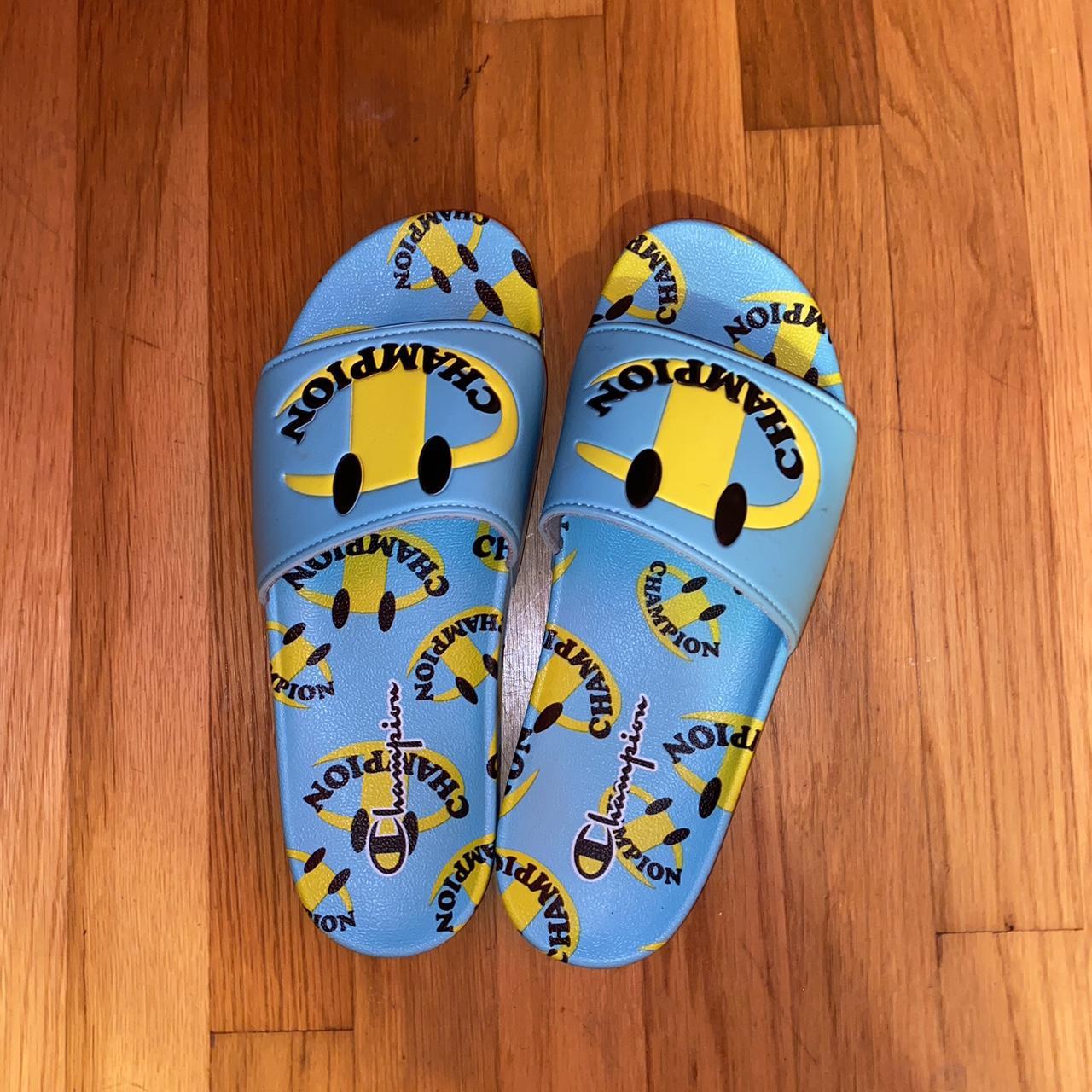 CHAMPION Smile Slides - Depop