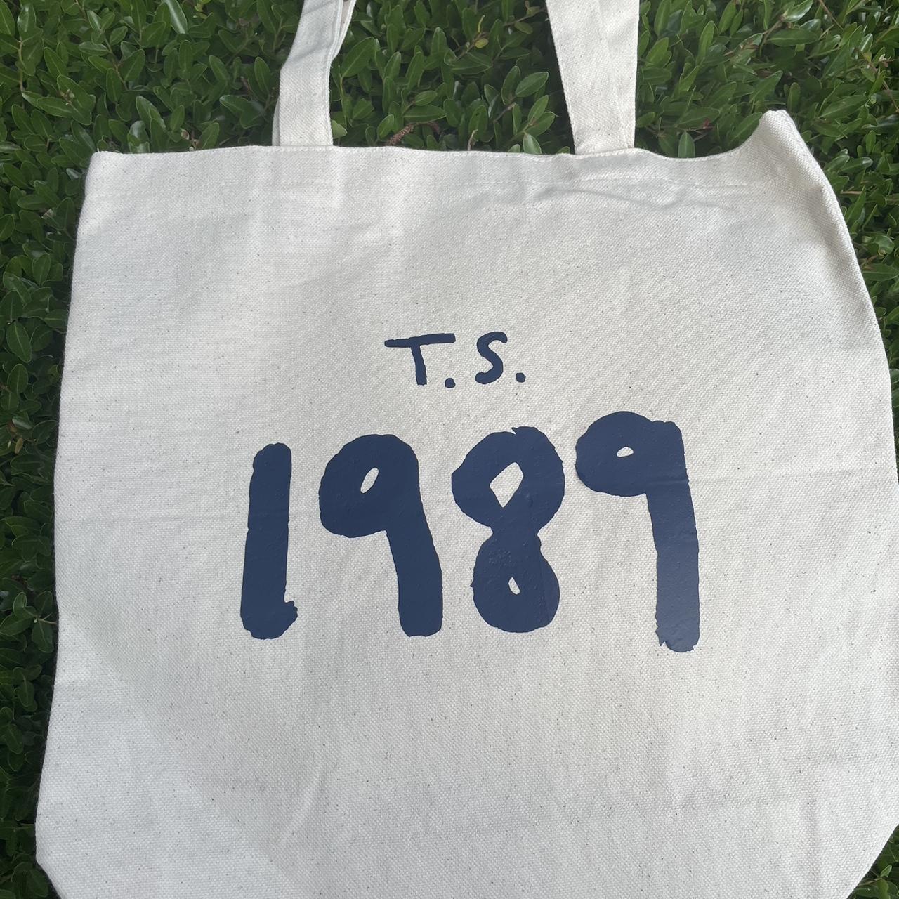 Whether your taylor-gating or going to her tour, you... - Depop