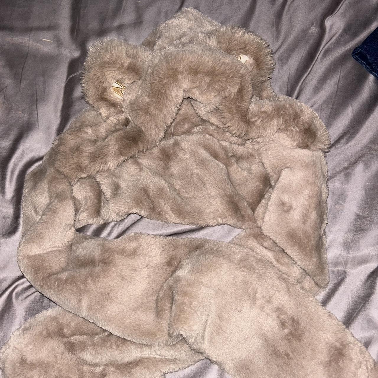 Adorable scarf bear hat perfect for the winter time,... - Depop