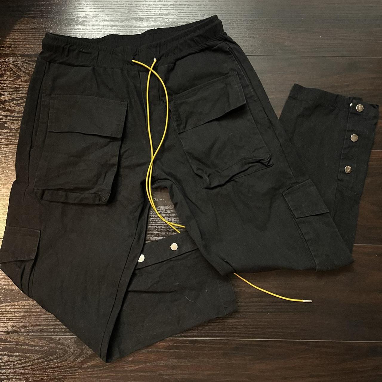 Mnml cargos Size M Clean black - Depop