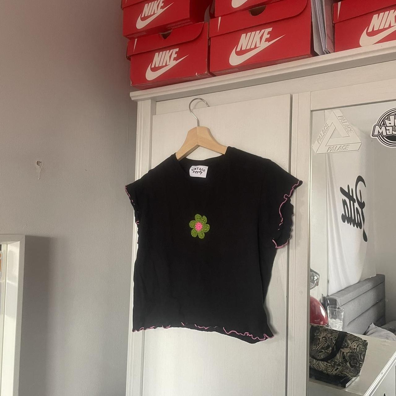 Black Cropped T Shirt With Flower Detail 馃尭 Depop