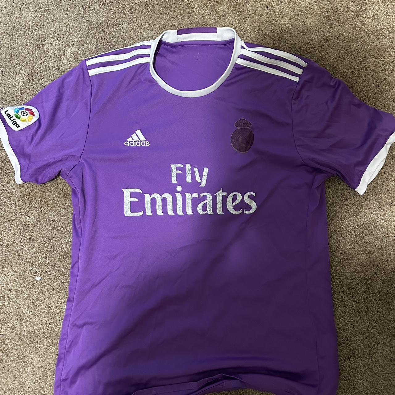 Chopped chin ahh Real Madrid jersey. Extremely comfy... | Depop
