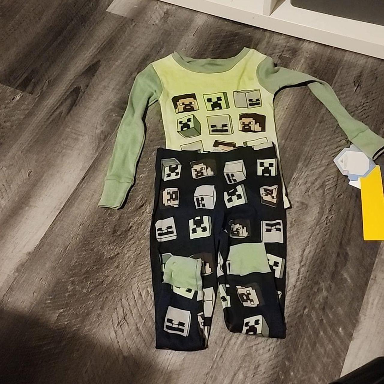 MINECRAFT 2 PIECE PAJAMA SET SIZE 4 - Depop
