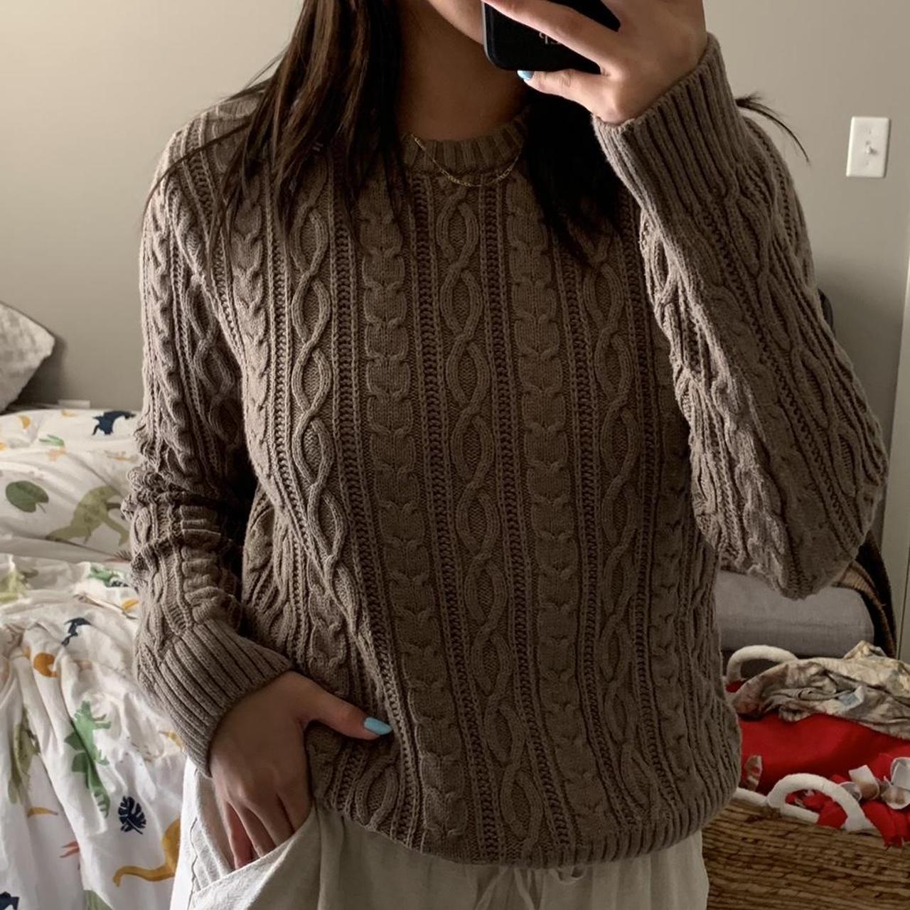 cable knit cozy sweater! size large. model is 5’5 &... - Depop