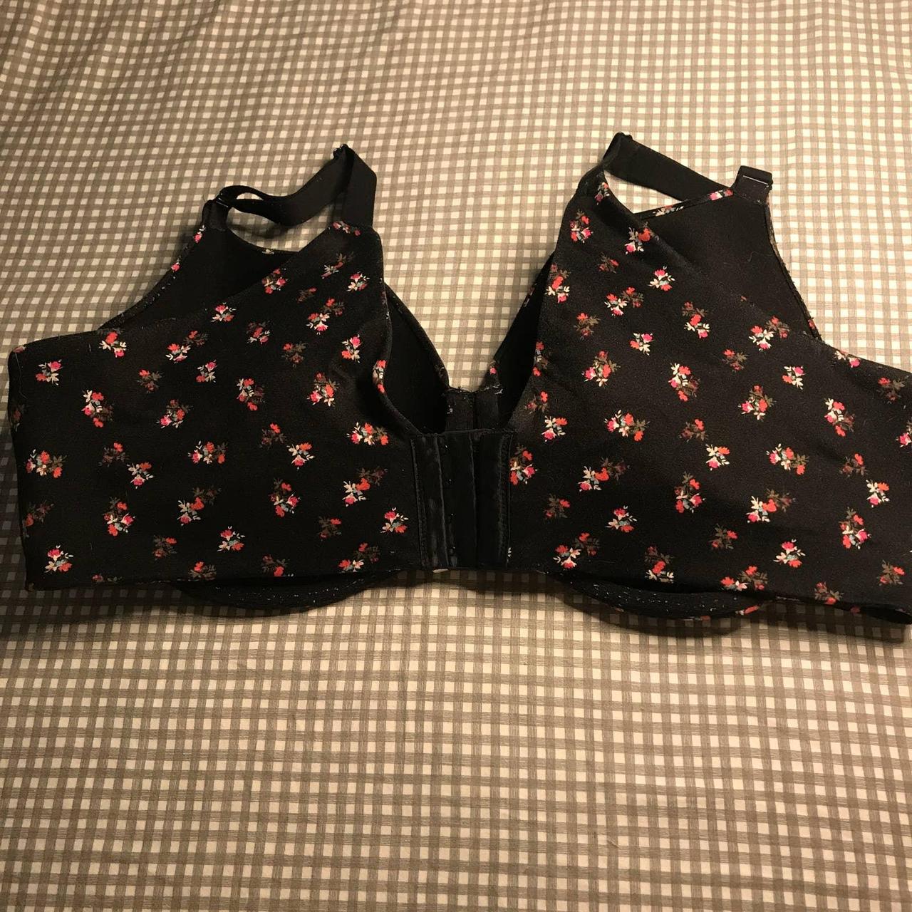 Cacique Back Smoothing Bra 44DDD This is in used but... - Depop