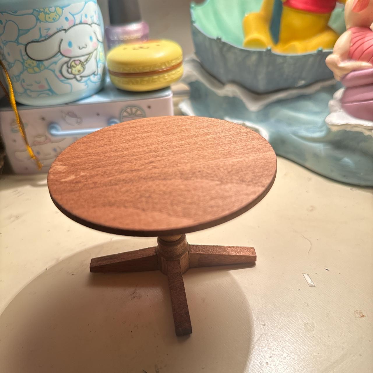 Doll house table - Depop